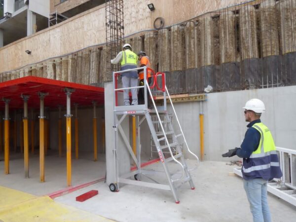 Choosing the Right Truck Loading Platform | SafeSmart